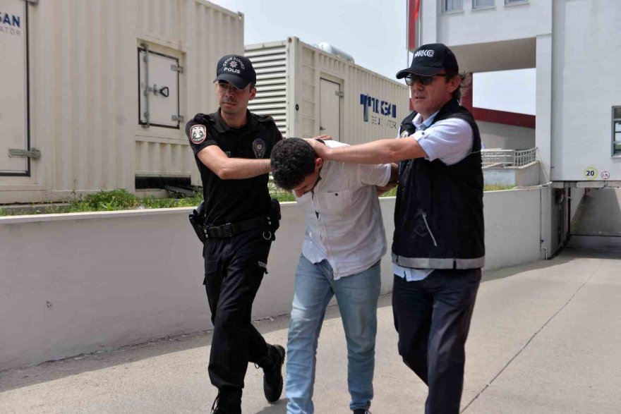 Adana'da uyuşturucu sattığı öne sürülen zanlı tutuklandı Adana'da uyuşturucu sattığı öne sürülen zanlı tutuklandı